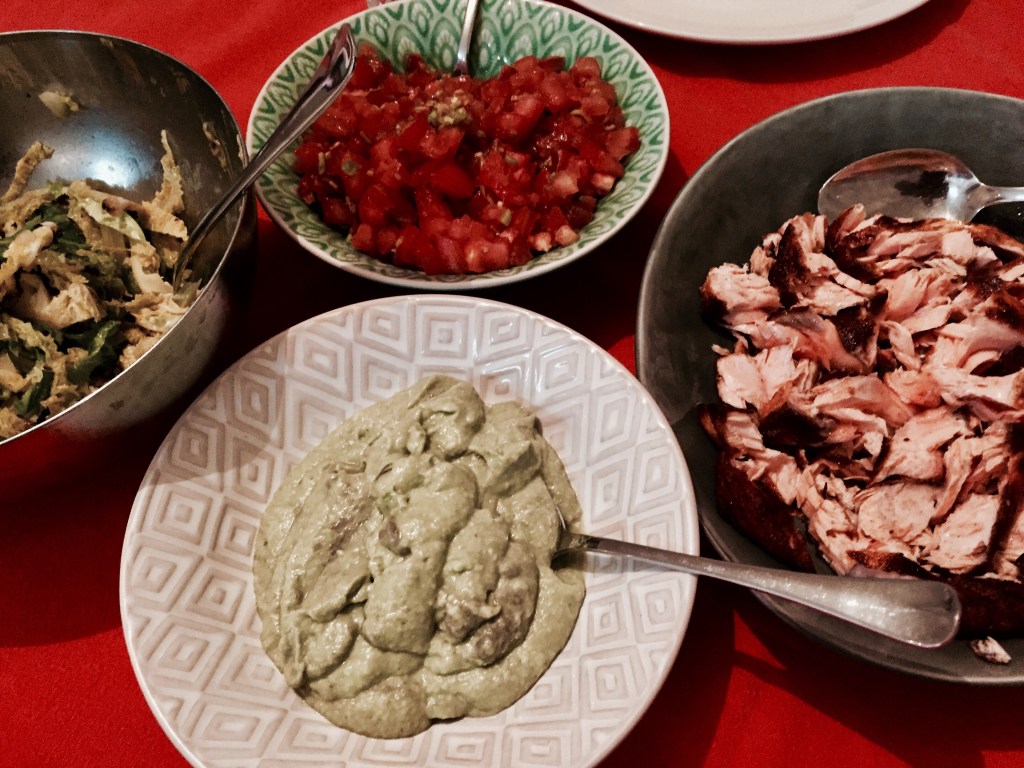 Lachstacos mit Wirsing, Tomatensalsa und cremiger Avocado – Randen und ...