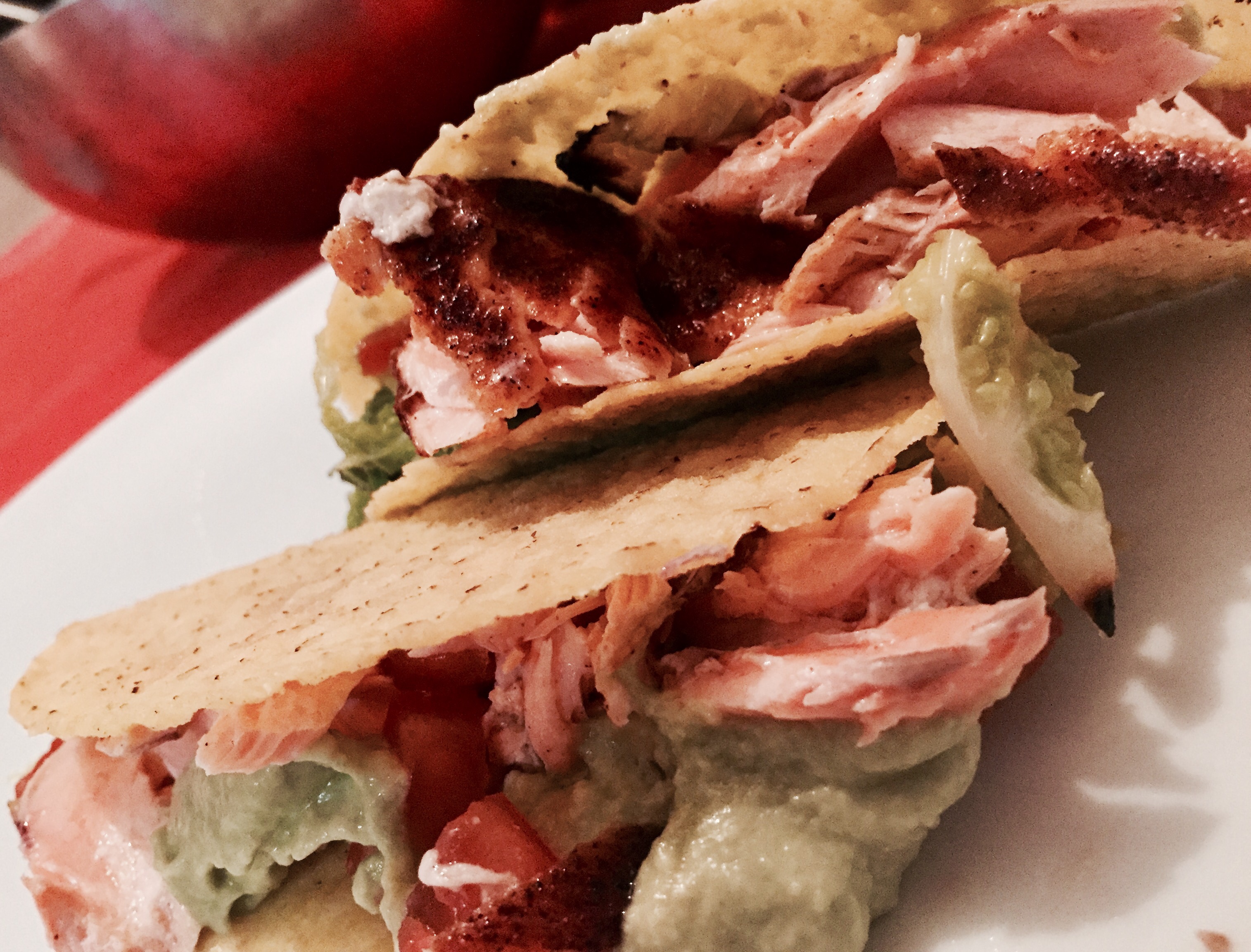 Lachstacos mit Wirsing, Tomatensalsa und cremiger Avocado – Randen und ...